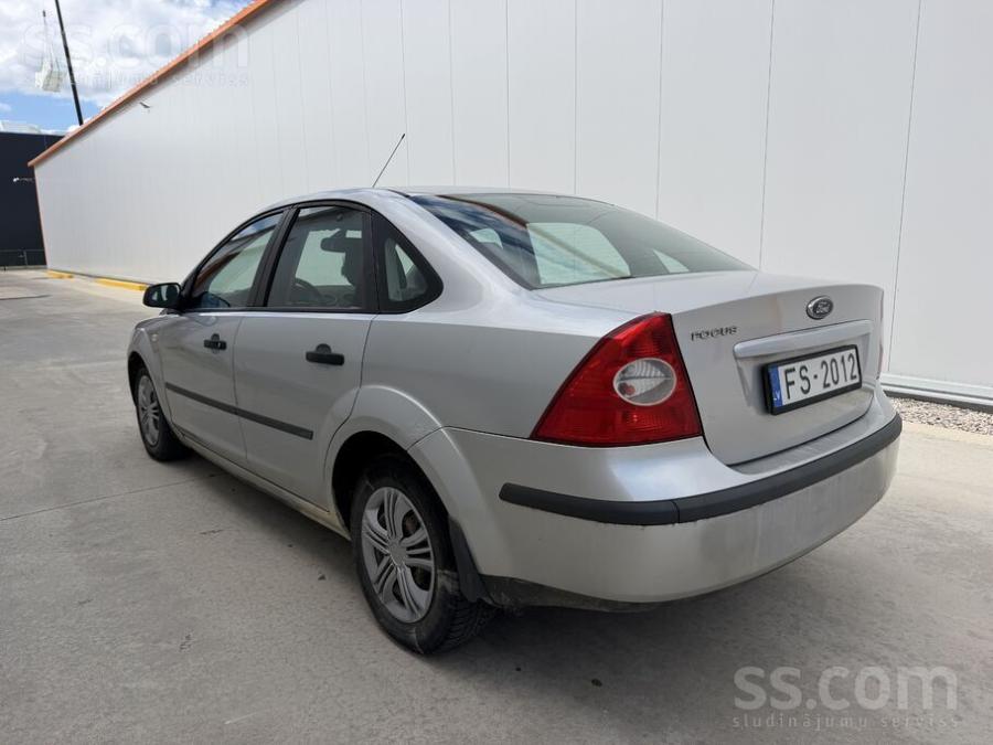 Pelēks Ford Focus 2005 Rīga, ar dzinēja tilpumu 1.60 L un nobraukumu 279 tūkst. km par 950 €, foto 5 vietnē AUTOMOTO.COM.LV