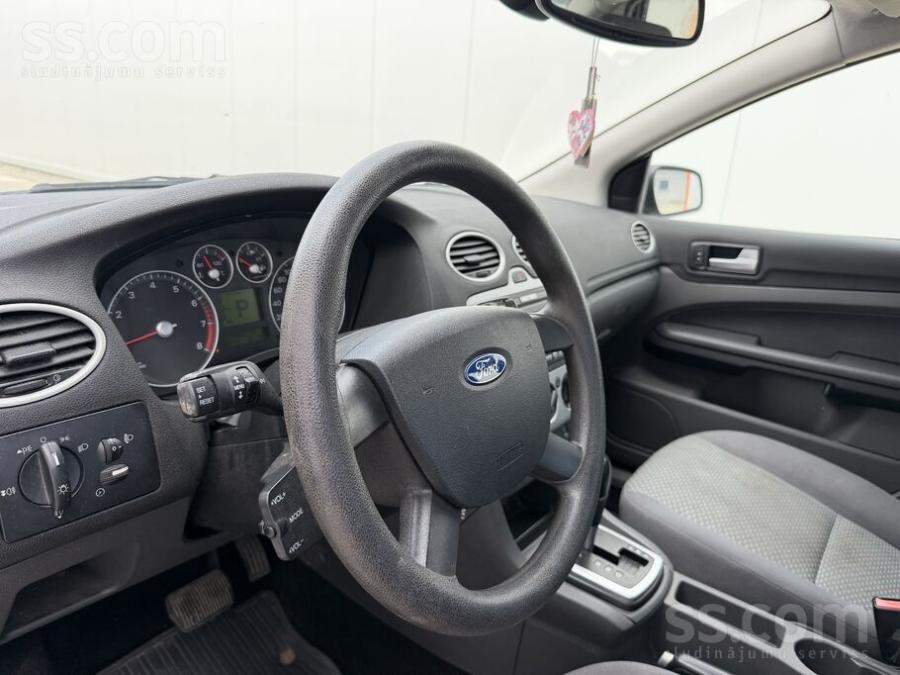 Pelēks Ford Focus 2005 Rīga, ar dzinēja tilpumu 1.60 L un nobraukumu 279 tūkst. km par 950 €, foto 6 vietnē AUTOMOTO.COM.LV