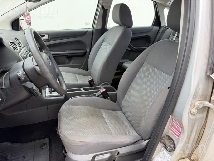 Pelēks Ford Focus 2005 Rīga, ar dzinēja tilpumu 1.60 L un nobraukumu 279 tūkst. km par 950 €, foto 7 vietnē AUTOMOTO.COM.LV