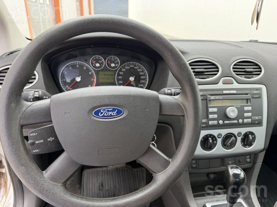 Pelēks Ford Focus 2005 Rīga, ar dzinēja tilpumu 1.60 L un nobraukumu 279 tūkst. km par 950 €, foto 9 vietnē AUTOMOTO.COM.LV