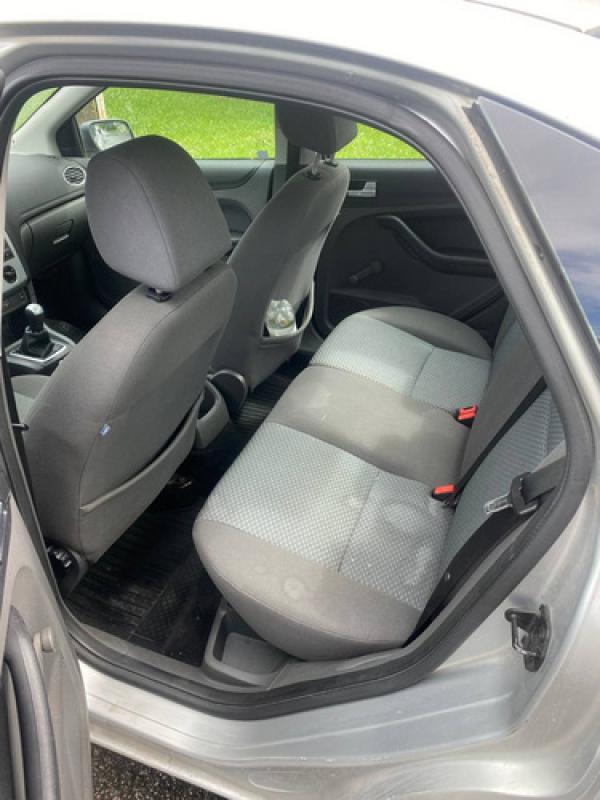 Pelēks Ford Focus 2006 Tallina, ar dzinēja tilpumu 16.00 L un nobraukumu 165 tūkst. km par 1100 €, foto 8 vietnē AUTOMOTO.COM.LV