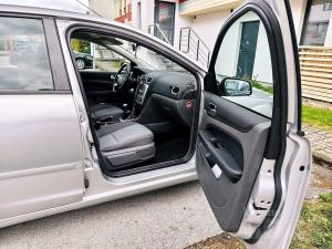Pelēks Ford Focus 2007 Tallina, ar dzinēja tilpumu 1.60 L un nobraukumu 165 tūkst. km par 3200 €, foto 11 vietnē AUTOMOTO.COM.LV