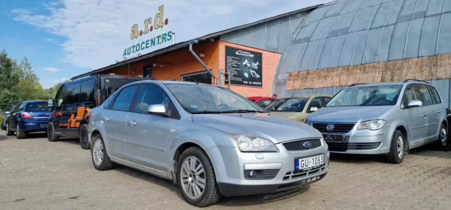 Grey Ford Focus 2007 in Valmiera, with an engine capacity of 1.60 L and mileage of 333 thousand km for 1000 €, photo 1 on AUTOMOTO.COM.LV