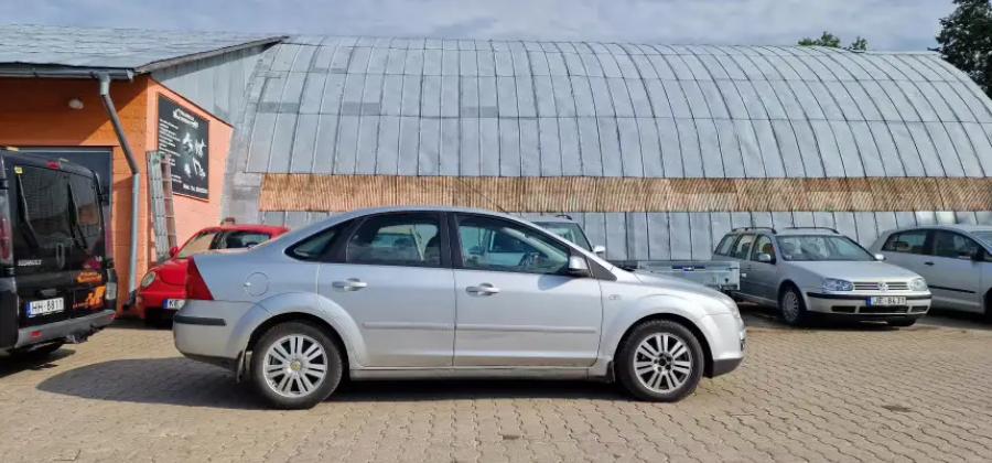 Grey Ford Focus 2007 in Valmiera, with an engine capacity of 1.60 L and mileage of 333 thousand km for 1000 €, photo 3 on AUTOMOTO.COM.LV
