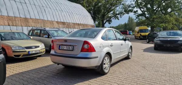 Grey Ford Focus 2007 in Valmiera, with an engine capacity of 1.60 L and mileage of 333 thousand km for 1000 €, photo 3 on AUTOMOTO.COM.LV