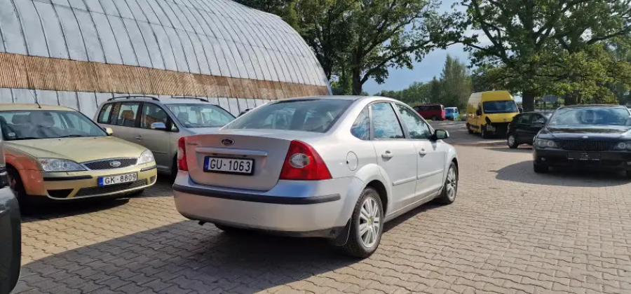 Grey Ford Focus 2007 in Valmiera, with an engine capacity of 1.60 L and mileage of 333 thousand km for 1000 €, photo 4 on AUTOMOTO.COM.LV