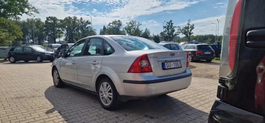Grey Ford Focus 2007 in Valmiera, with an engine capacity of 1.60 L and mileage of 333 thousand km for 1000 €, photo 5 on AUTOMOTO.COM.LV