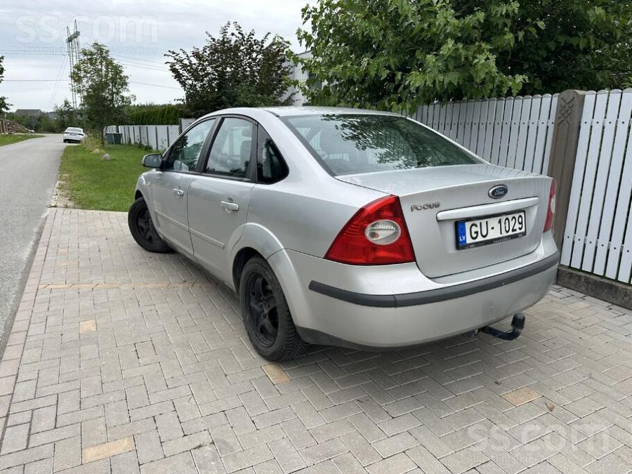 Pelēks Ford Focus 2007 Rīga, ar dzinēja tilpumu 1.60 L un nobraukumu 403 tūkst. km par 1000 €, foto 4 vietnē AUTOMOTO.COM.LV