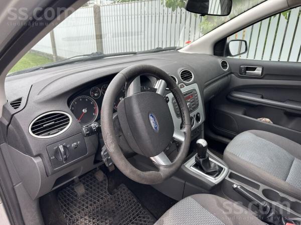 Pelēks Ford Focus 2007 Rīga, ar dzinēja tilpumu 1.60 L un nobraukumu 403 tūkst. km par 1000 €, foto 5 vietnē AUTOMOTO.COM.LV