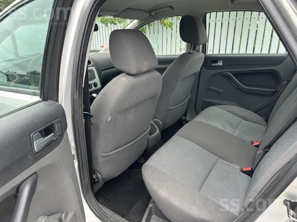 Pelēks Ford Focus 2007 Rīga, ar dzinēja tilpumu 1.60 L un nobraukumu 403 tūkst. km par 1000 €, foto 6 vietnē AUTOMOTO.COM.LV