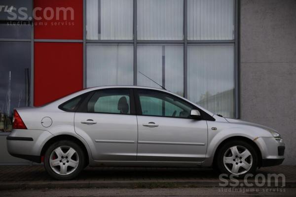 Grey Ford Focus 2007 in Riga, with an engine capacity of 1.60 L and mileage of 183 thousand km for 1295 €, photo 4 on AUTOMOTO.COM.LV