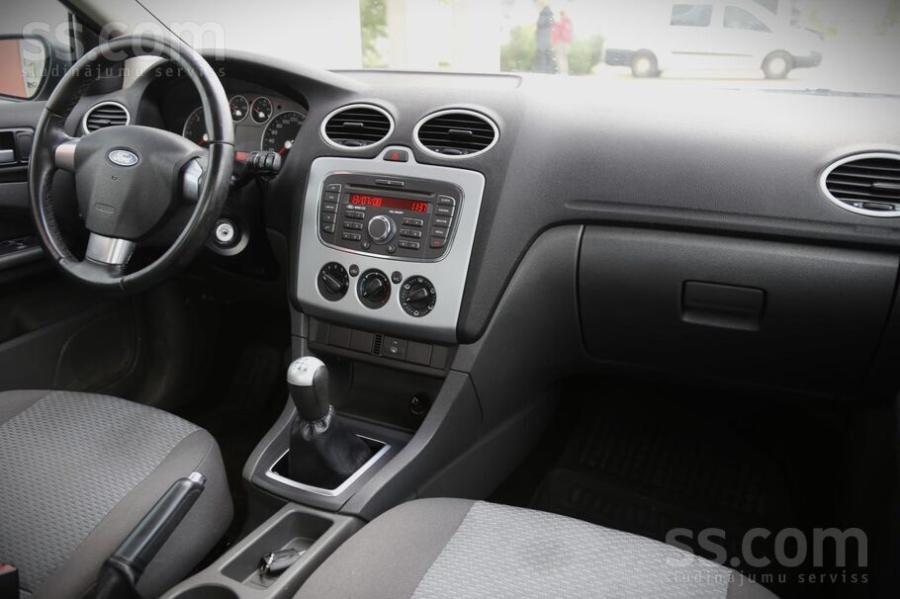 Pelēks Ford Focus 2007 Rīga, ar dzinēja tilpumu 1.60 L un nobraukumu 183 tūkst. km par 1295 €, foto 10 vietnē AUTOMOTO.COM.LV