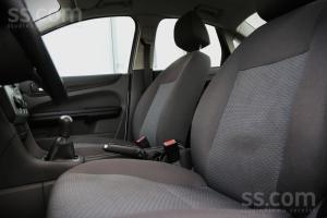 Pelēks Ford Focus 2007 Rīga, ar dzinēja tilpumu 1.60 L un nobraukumu 183 tūkst. km par 1295 €, foto 12 vietnē AUTOMOTO.COM.LV