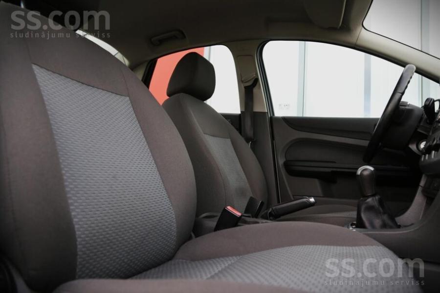 Pelēks Ford Focus 2007 Rīga, ar dzinēja tilpumu 1.60 L un nobraukumu 183 tūkst. km par 1295 €, foto 13 vietnē AUTOMOTO.COM.LV
