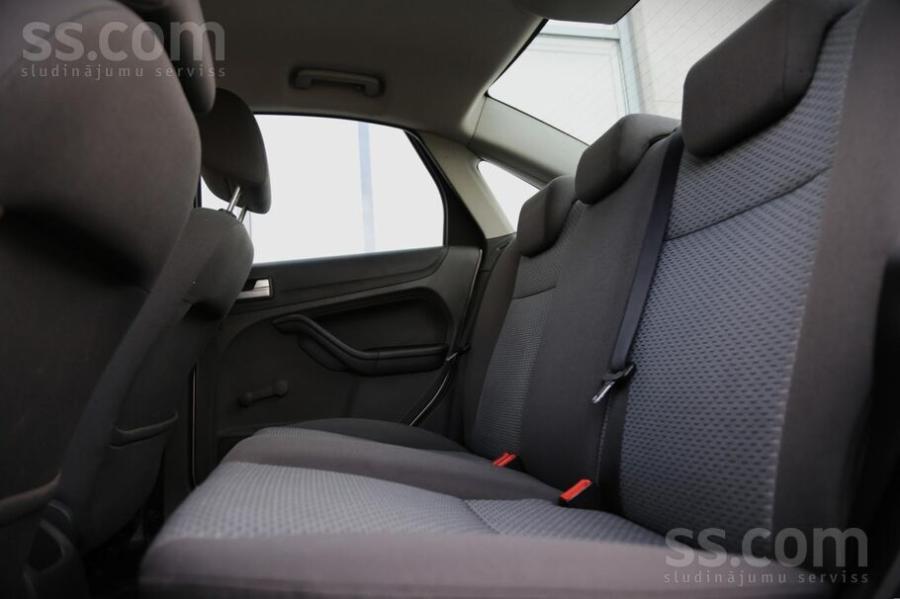 Pelēks Ford Focus 2007 Rīga, ar dzinēja tilpumu 1.60 L un nobraukumu 183 tūkst. km par 1295 €, foto 14 vietnē AUTOMOTO.COM.LV