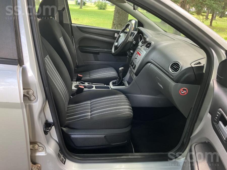 Pelēks Ford Focus 2008 Jelgava, ar dzinēja tilpumu 1.60 L un nobraukumu 239 tūkst. km par 1490 €, foto 9 vietnē AUTOMOTO.COM.LV