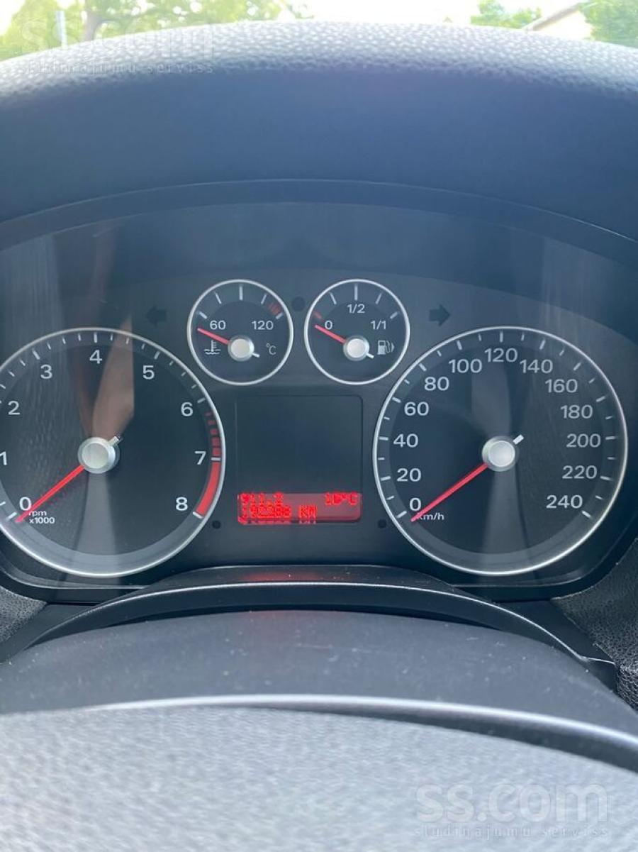 Pelēks Ford Focus 2008 Ventspils, ar dzinēja tilpumu 1.60 L un nobraukumu 192 tūkst. km par 750 €, foto 8 vietnē AUTOMOTO.COM.LV