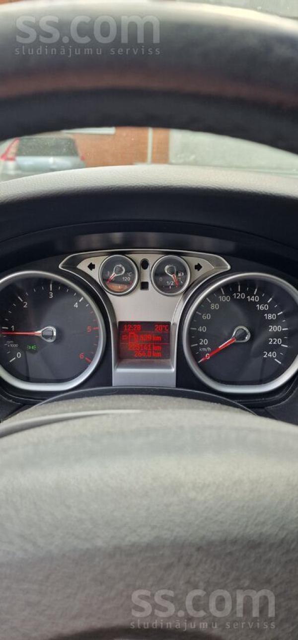Grey Ford Focus 2008 in Daugavpils, with an engine capacity of 1.80 L and mileage of 227 thousand km for 1500 €, photo 5 on AUTOMOTO.COM.LV