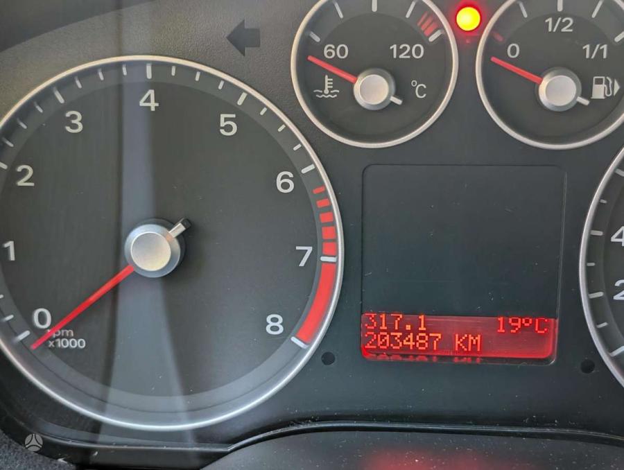 Pelēks Ford Focus 2008 Viļņa, ar dzinēja tilpumu 1.60 L un nobraukumu 203 tūkst. km par 700 €, foto 4 vietnē AUTOMOTO.COM.LV