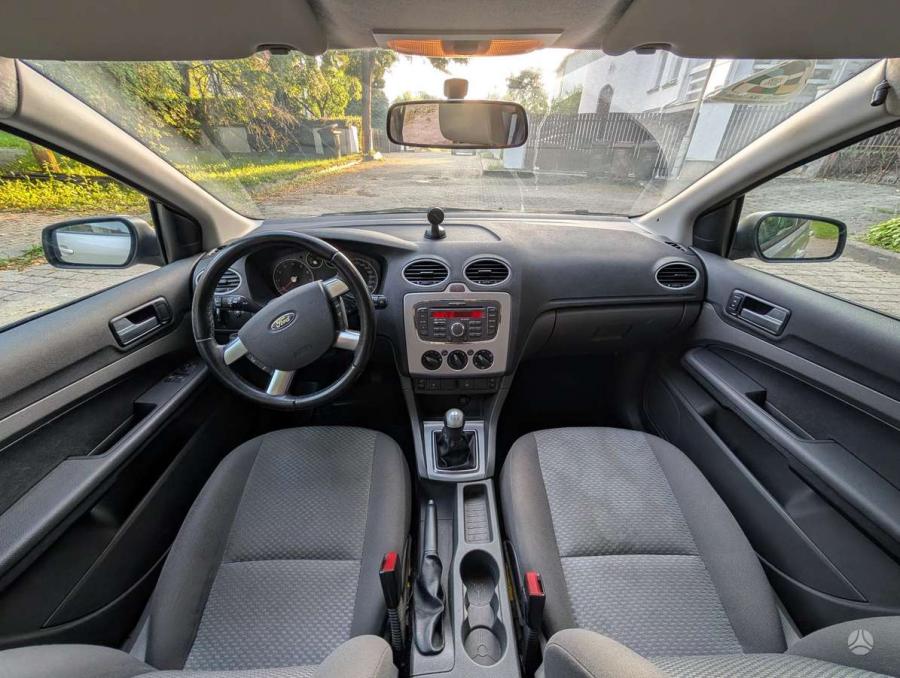 Pelēks Ford Focus 2008 Viļņa, ar dzinēja tilpumu 1.60 L un nobraukumu 203 tūkst. km par 700 €, foto 5 vietnē AUTOMOTO.COM.LV