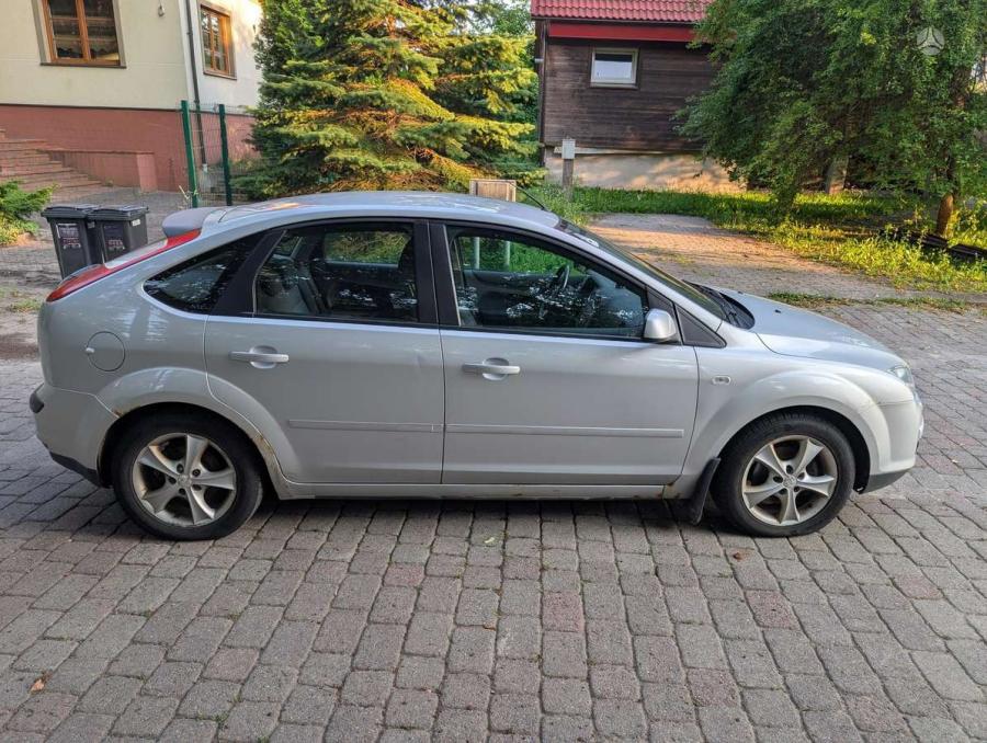 Pelēks Ford Focus 2008 Viļņa, ar dzinēja tilpumu 1.60 L un nobraukumu 203 tūkst. km par 700 €, foto 14 vietnē AUTOMOTO.COM.LV