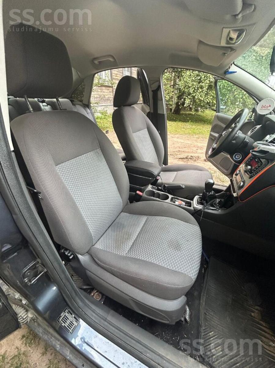 Pelēks Ford Focus 2008 Rīga, ar dzinēja tilpumu 1.60 L un nobraukumu 173 tūkst. km par 800 €, foto 6 vietnē AUTOMOTO.COM.LV