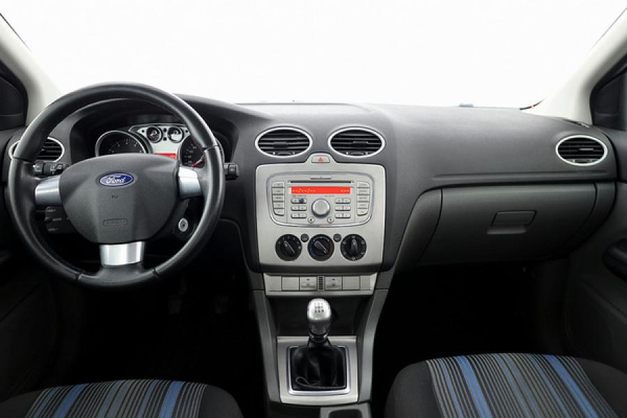 Pelēks Ford Focus 2008 Tallina, ar dzinēja tilpumu 1.60 L un nobraukumu 143 tūkst. km par 1299 €, foto 6 vietnē AUTOMOTO.COM.LV