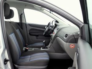 Pelēks Ford Focus 2008 Tallina, ar dzinēja tilpumu 1.60 L un nobraukumu 143 tūkst. km par 1299 €, foto 14 vietnē AUTOMOTO.COM.LV