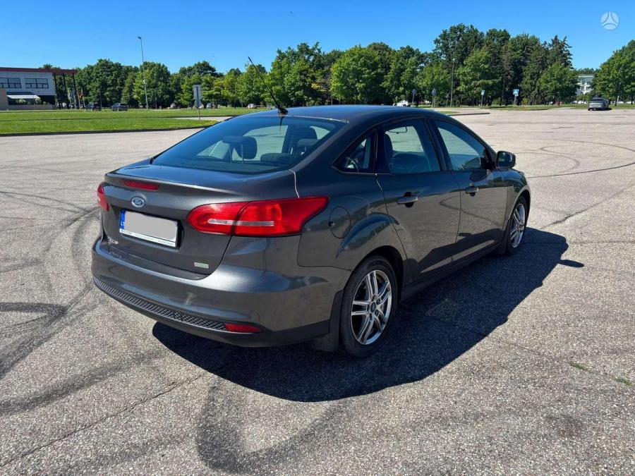 Grey Ford Focus 2015 in Kaunas, with an engine capacity of 1.00 L and mileage of 137 thousand km for 4200 €, photo 3 on AUTOMOTO.COM.LV