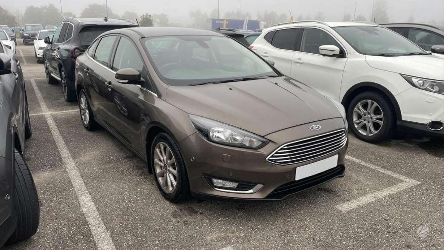 Grey Ford Focus 2017 in Vilnius, with an engine capacity of 1.00 L and mileage of 127 thousand km for 3600 €, photo 4 on AUTOMOTO.COM.LV
