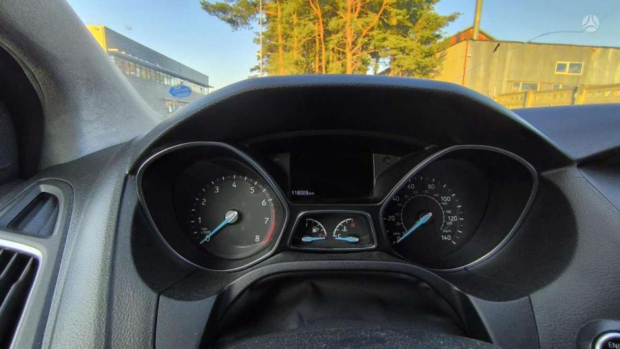 Grey Ford Focus 2018 in Vilnius, with an engine capacity of 2.00 L and mileage of 118 thousand km for 4350 €, photo 3 on AUTOMOTO.COM.LV