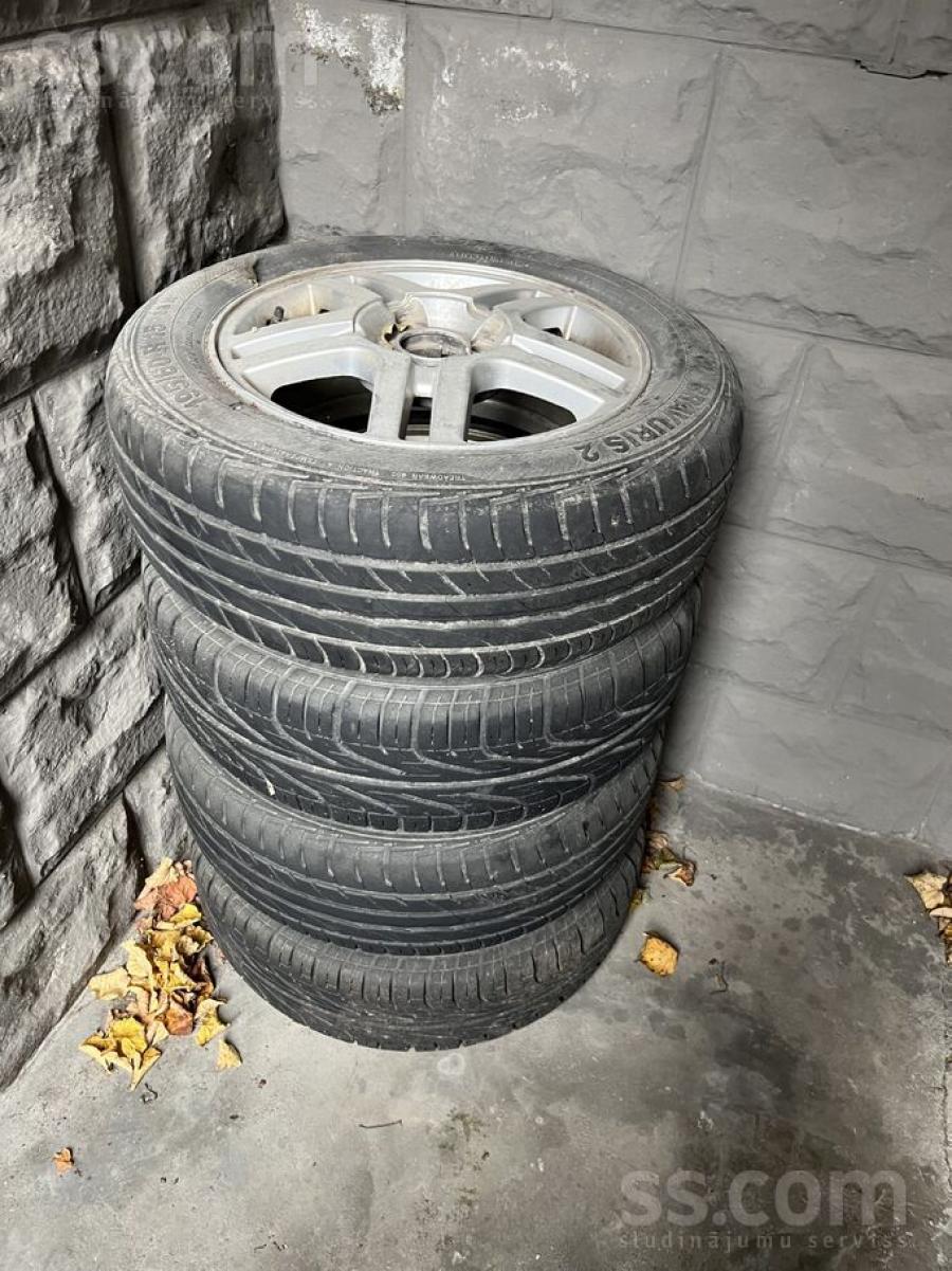 Pelēks Ford Focus 2000 Daugavpils, ar dzinēja tilpumu 1.80 L un nobraukumu 270 tūkst. km par 450 €, foto 7 vietnē AUTOMOTO.COM.LV