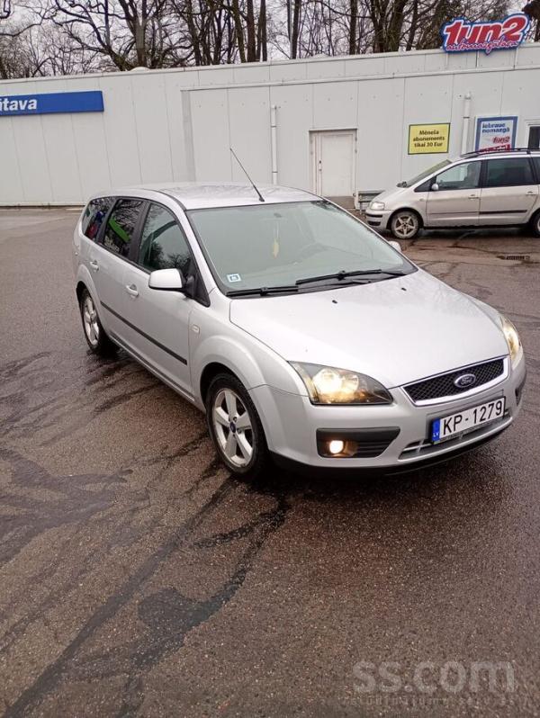 Pelēks Ford Focus 2005 Aizkraukle, ar dzinēja tilpumu 2.00 L un nobraukumu 259 tūkst. km par 1400 €, foto 1 vietnē AUTOMOTO.COM.LV