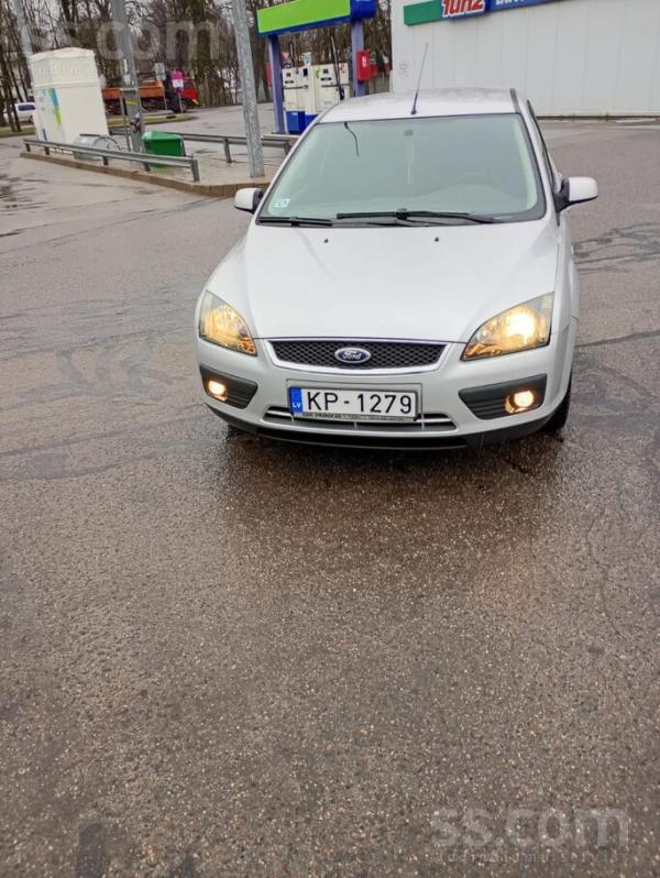 Pelēks Ford Focus 2005 Aizkraukle, ar dzinēja tilpumu 2.00 L un nobraukumu 259 tūkst. km par 1400 €, foto 3 vietnē AUTOMOTO.COM.LV