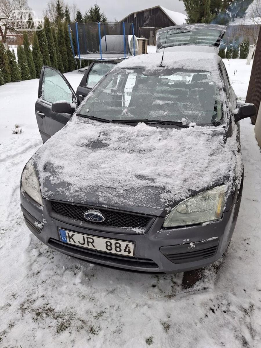 Grey Ford Focus 2005 in Siauliai, with an engine capacity of 1.60 L and mileage of 389 thousand km for 1300 €, photo 1 on AUTOMOTO.COM.LV