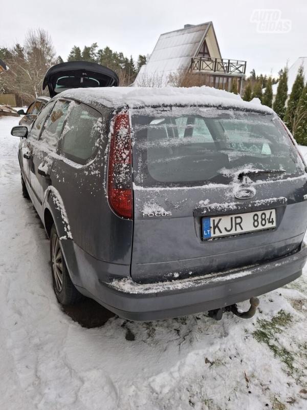 Grey Ford Focus 2005 in Siauliai, with an engine capacity of 1.60 L and mileage of 389 thousand km for 1300 €, photo 5 on AUTOMOTO.COM.LV