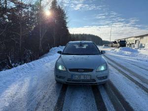 Grey Ford Focus 2005 in Vilnius, with an engine capacity of 2.00 L and mileage of 358 thousand km for 950 €, photo 2 on AUTOMOTO.COM.LV