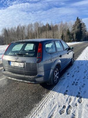 Pelēks Ford Focus 2005 Tukums, ar dzinēja tilpumu 1.60 L un nobraukumu 271 tūkst. km par 1350 €, foto 3 vietnē AUTOMOTO.COM.LV