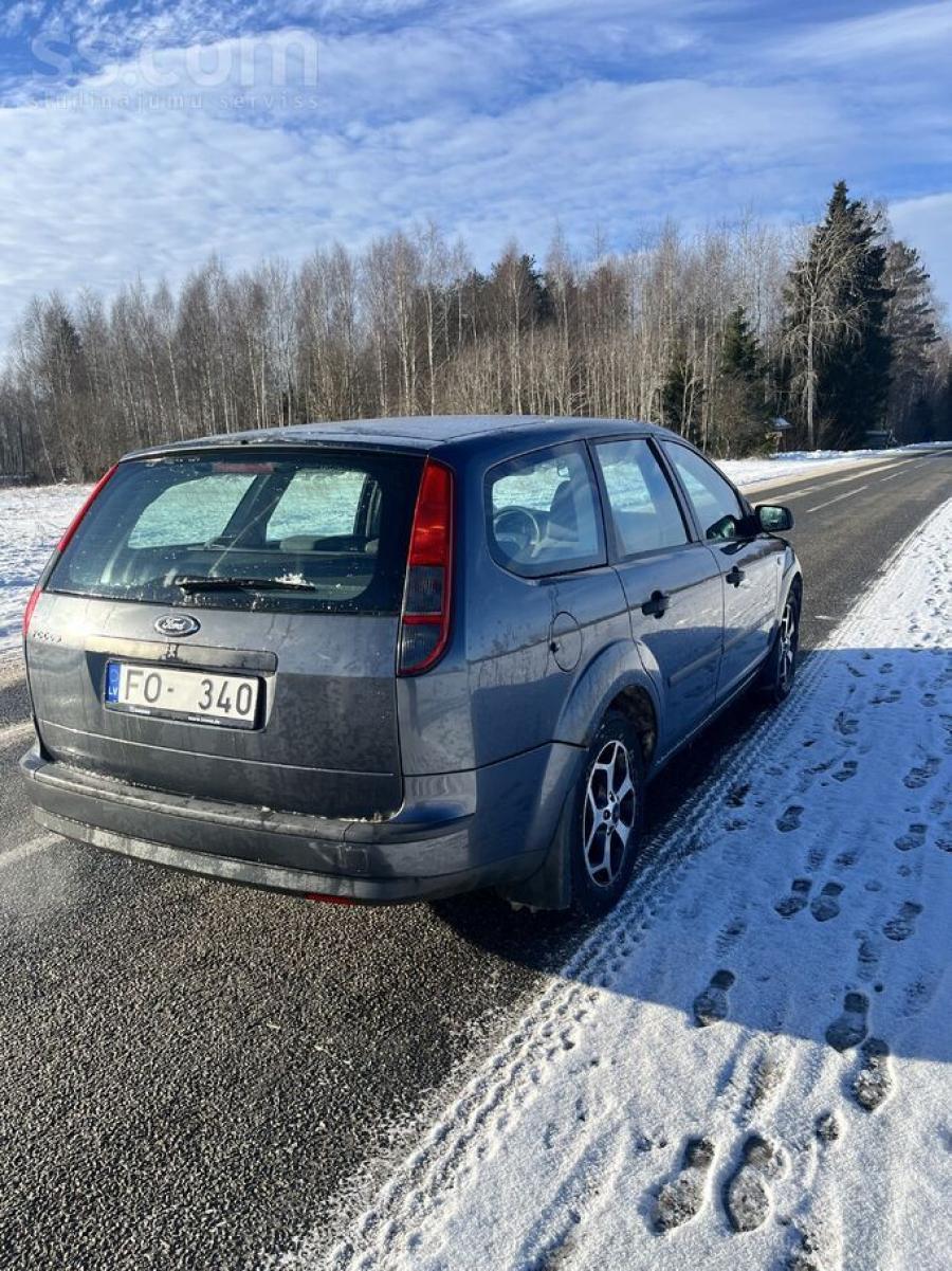 Pelēks Ford Focus 2005 Tukums, ar dzinēja tilpumu 1.60 L un nobraukumu 271 tūkst. km par 1350 €, foto 3 vietnē AUTOMOTO.COM.LV