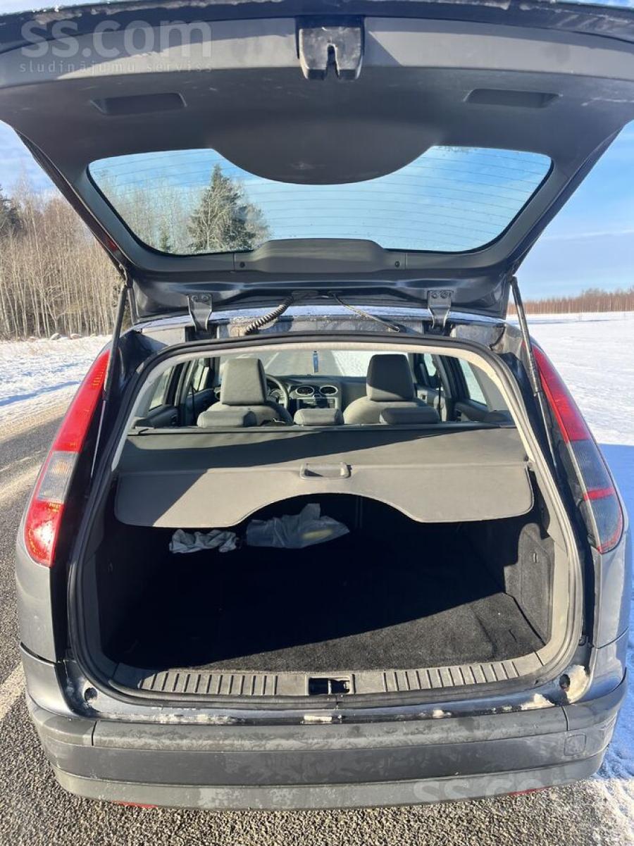 Pelēks Ford Focus 2005 Tukums, ar dzinēja tilpumu 1.60 L un nobraukumu 271 tūkst. km par 1350 €, foto 4 vietnē AUTOMOTO.COM.LV