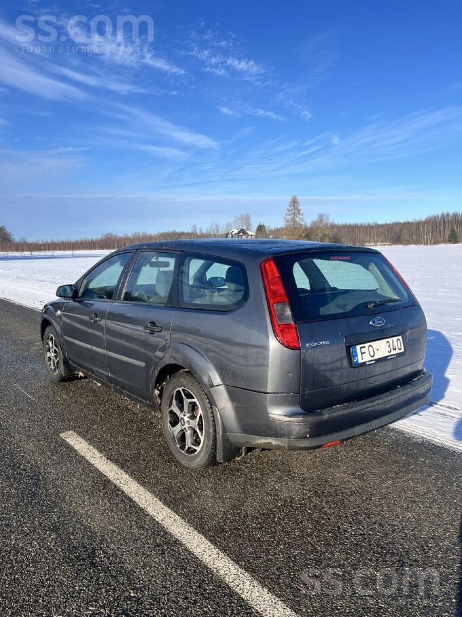 Pelēks Ford Focus 2005 Tukums, ar dzinēja tilpumu 1.60 L un nobraukumu 271 tūkst. km par 1350 €, foto 5 vietnē AUTOMOTO.COM.LV