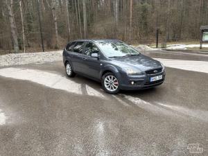 Pelēks Ford Focus 2005 Anykščiai, ar dzinēja tilpumu 1.60 L un nobraukumu 321 tūkst. km par 980 €, foto  vietnē AUTOMOTO.COM.LV