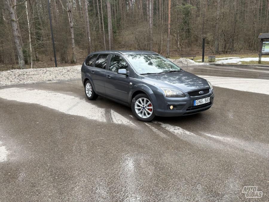 Grey Ford Focus 2005 in Anyksciai, with an engine capacity of 1.60 L and mileage of 321 thousand km for 980 €, photo 1 on AUTOMOTO.COM.LV