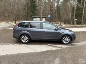 Grey Ford Focus 2005 in Anyksciai, with an engine capacity of 1.60 L and mileage of 321 thousand km for 980 €, photo 6 on AUTOMOTO.COM.LV