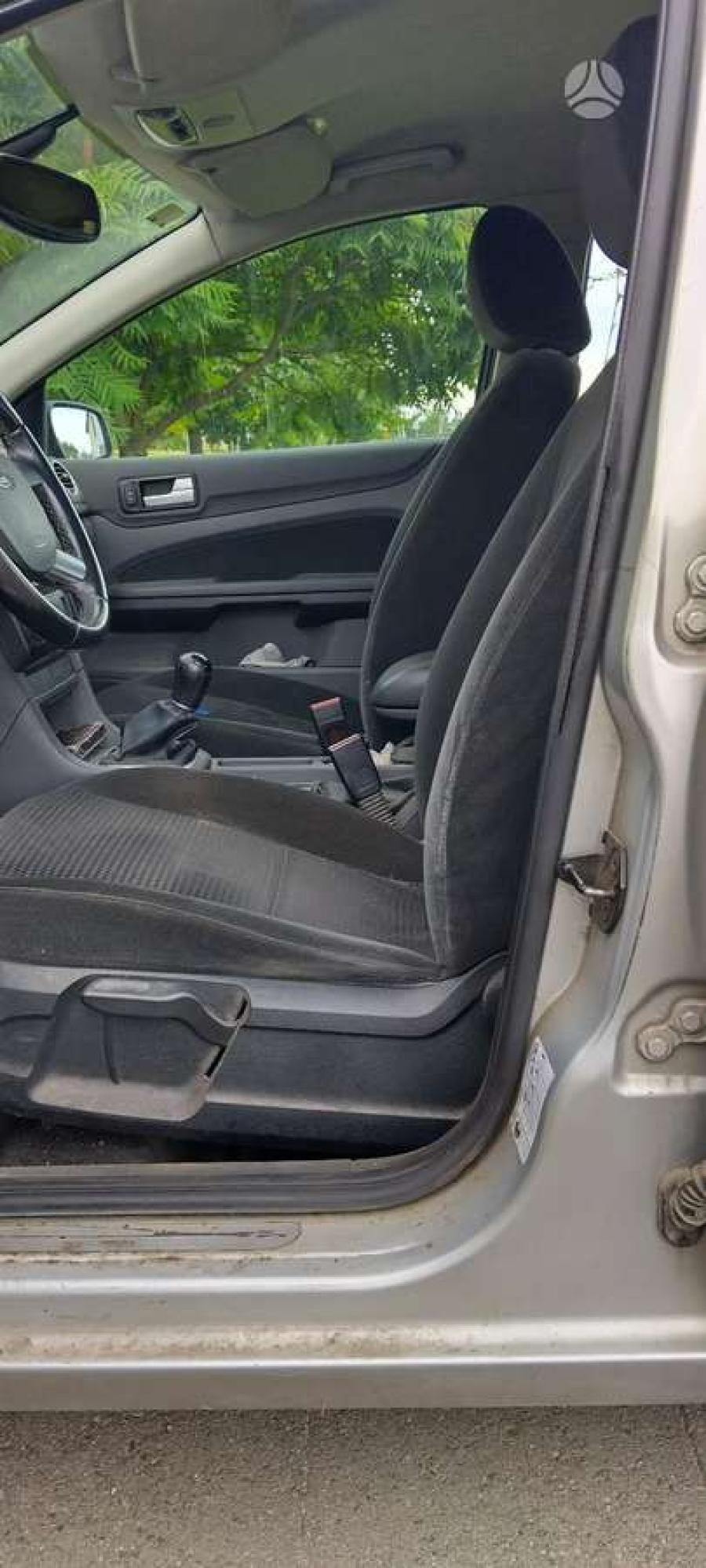 Pelēks Ford Focus 2005 Viļņa, ar dzinēja tilpumu 1.60 L un nobraukumu 164 tūkst. km par 700 €, foto 9 vietnē AUTOMOTO.COM.LV