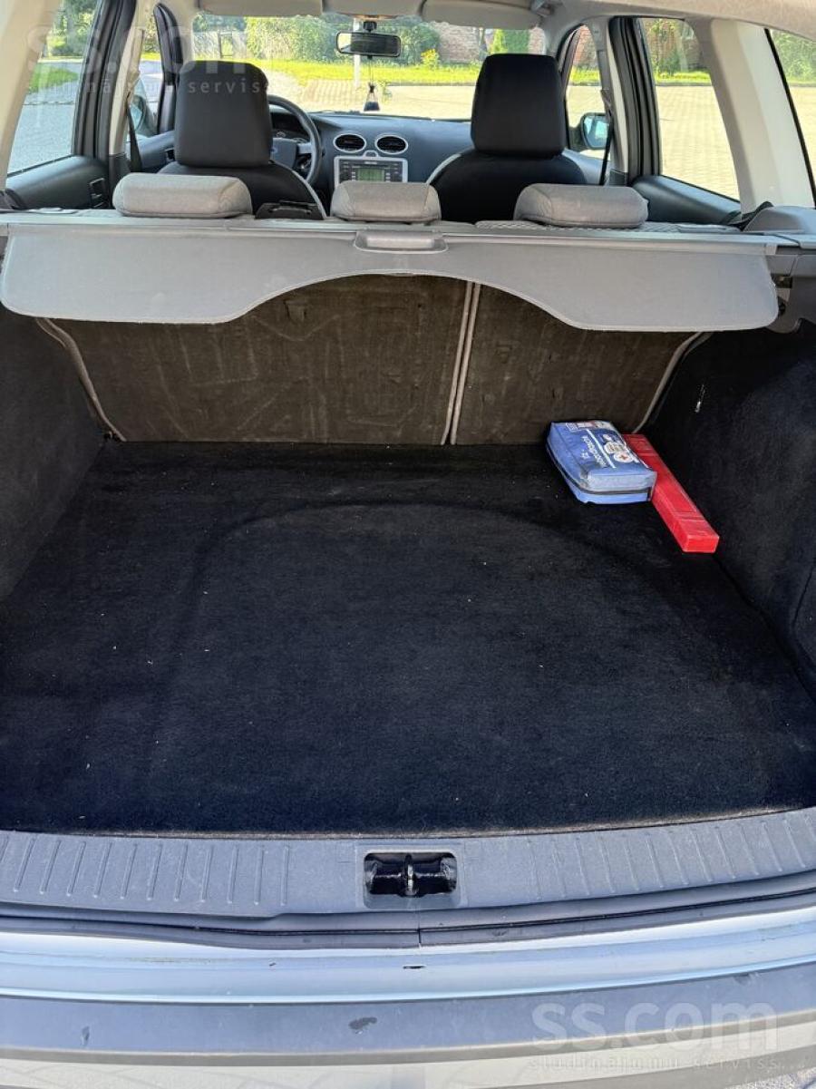 Pelēks Ford Focus 2005 Valmiera, ar dzinēja tilpumu 1.60 L un nobraukumu 248 tūkst. km par 1850 €, foto 15 vietnē AUTOMOTO.COM.LV