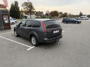 Grey Ford Focus 2005 in Panevezys, with an engine capacity of 1.60 L and mileage of 390 thousand km for 990 €, photo 4 on AUTOMOTO.COM.LV