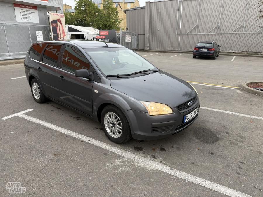 Grey Ford Focus 2005 in Panevezys, with an engine capacity of 1.60 L and mileage of 390 thousand km for 990 €, photo 8 on AUTOMOTO.COM.LV