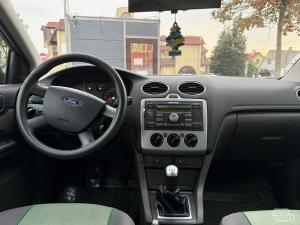 Grey Ford Focus 2005 in Panevezys, with an engine capacity of 1.60 L and mileage of 390 thousand km for 990 €, photo 10 on AUTOMOTO.COM.LV