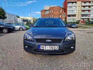 Grey Ford Focus 2005 in Liepaja, with an engine capacity of 1.60 L and mileage of 345 thousand km for 1490 €, photo 3 on AUTOMOTO.COM.LV